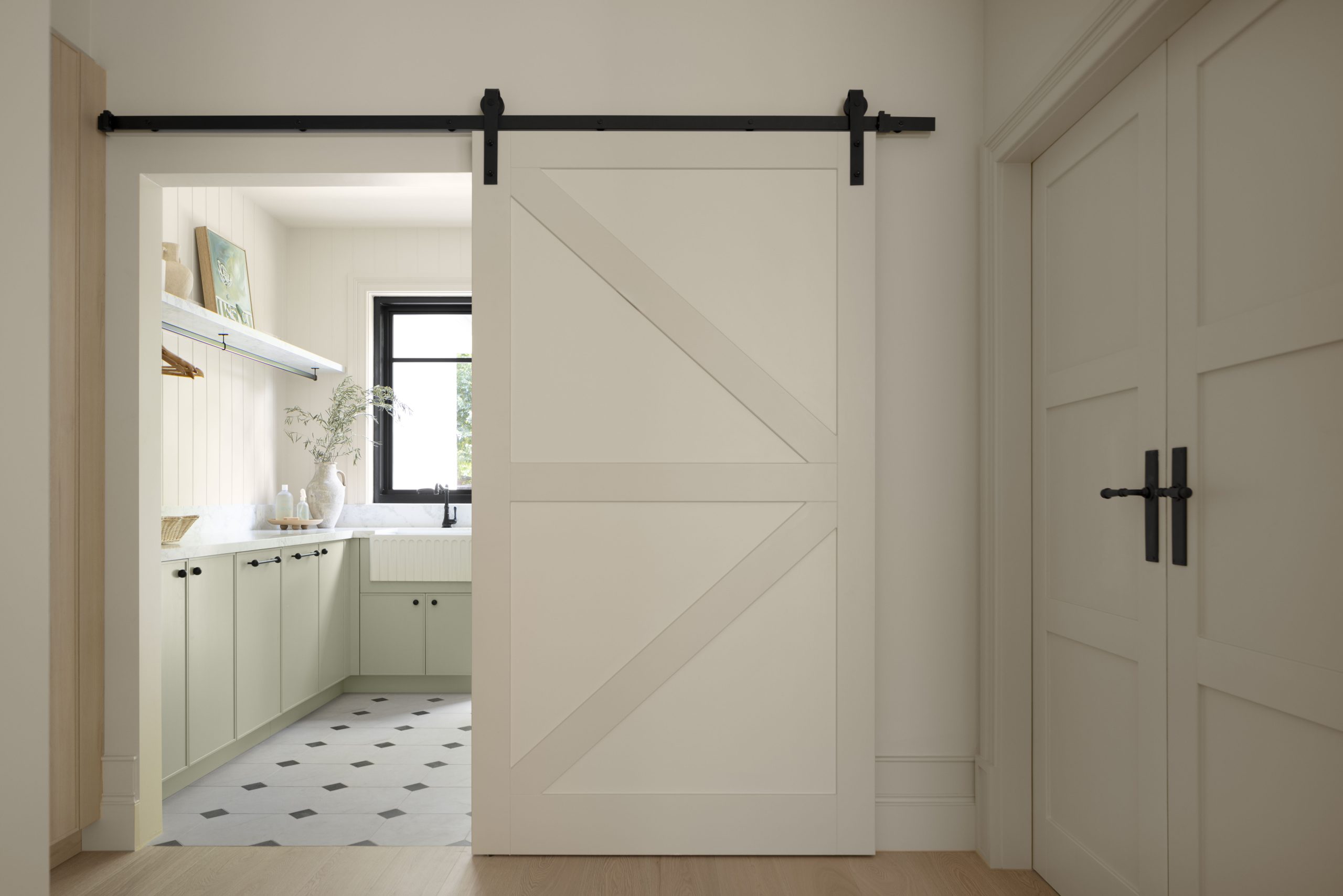 Moda Barn Door Collection - Corinthian
